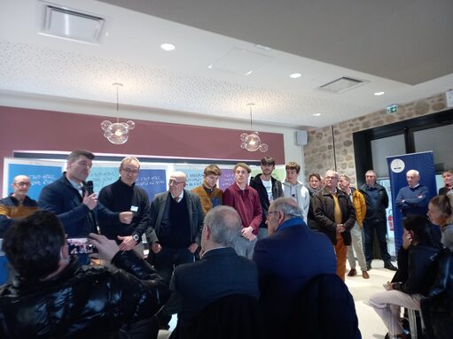 Les élèves de l’équipe Championne de France UNSS de tennis de table ...